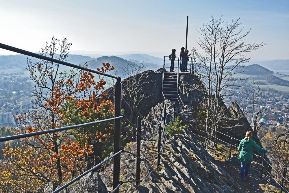 TURISTICKÝ MAGAZÍN - SKALNÍ VYHLÍDKA JEHLA